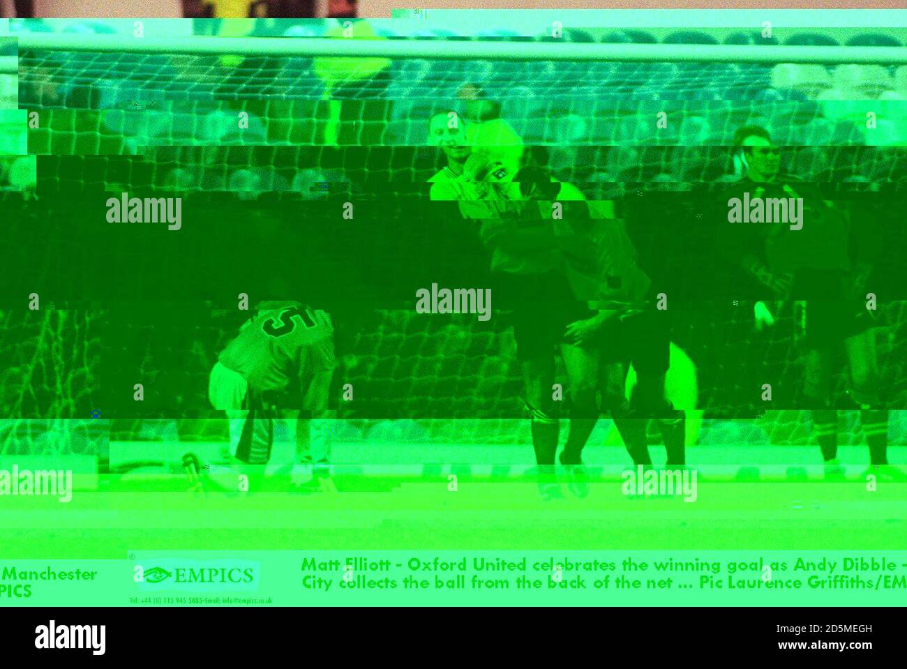 Matt Elliott - Oxford United celebrates the winning goal as Andy Dibble ...