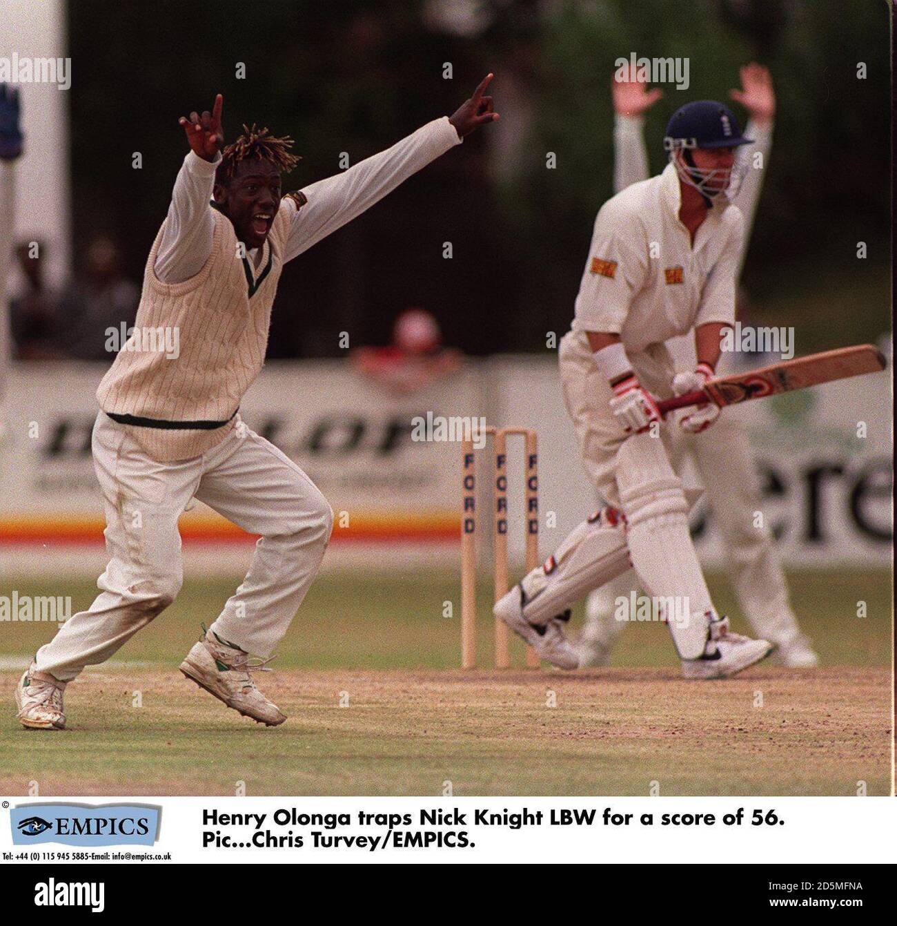 Henry Olonga traps Nick Knight LBW for a score of 56 Stock Photo - Alamy