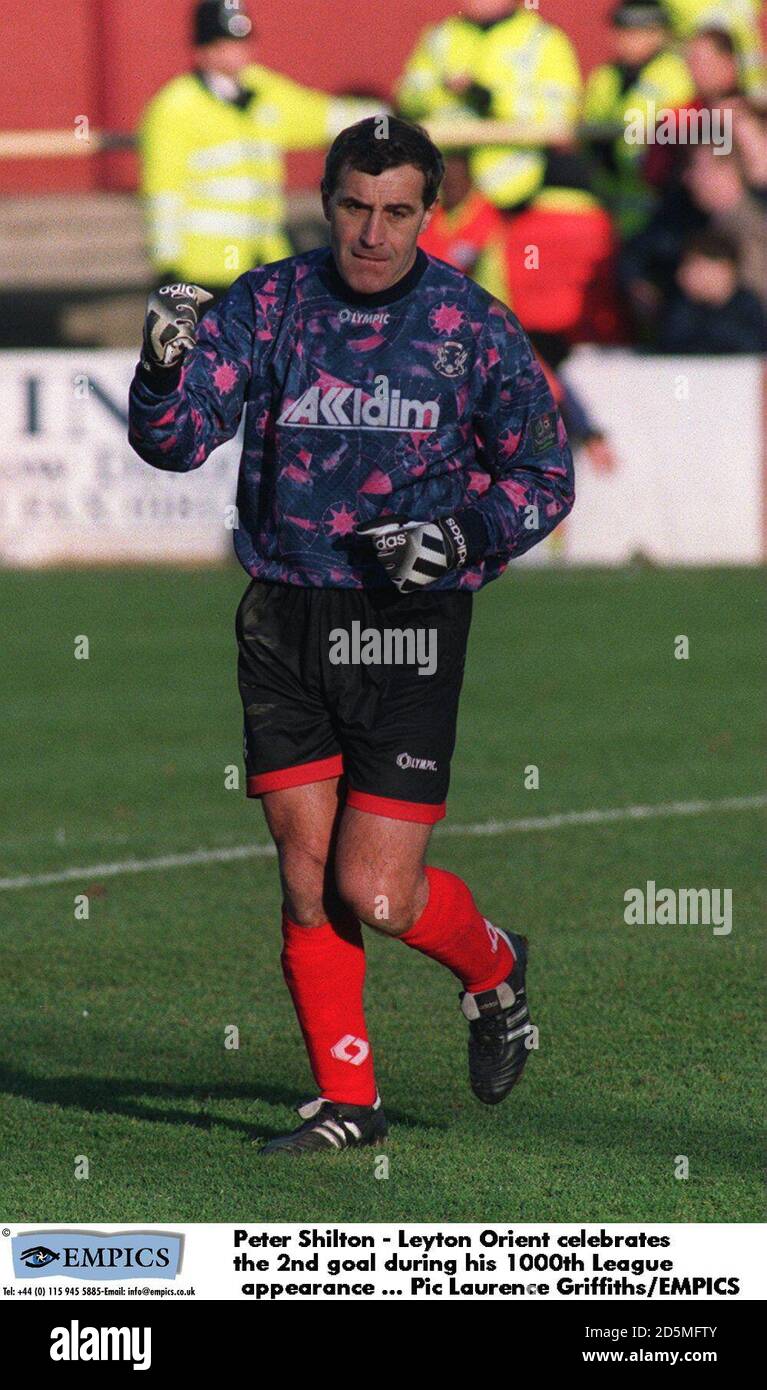 Peter shilton leyton orient hi-res stock photography and images - Alamy