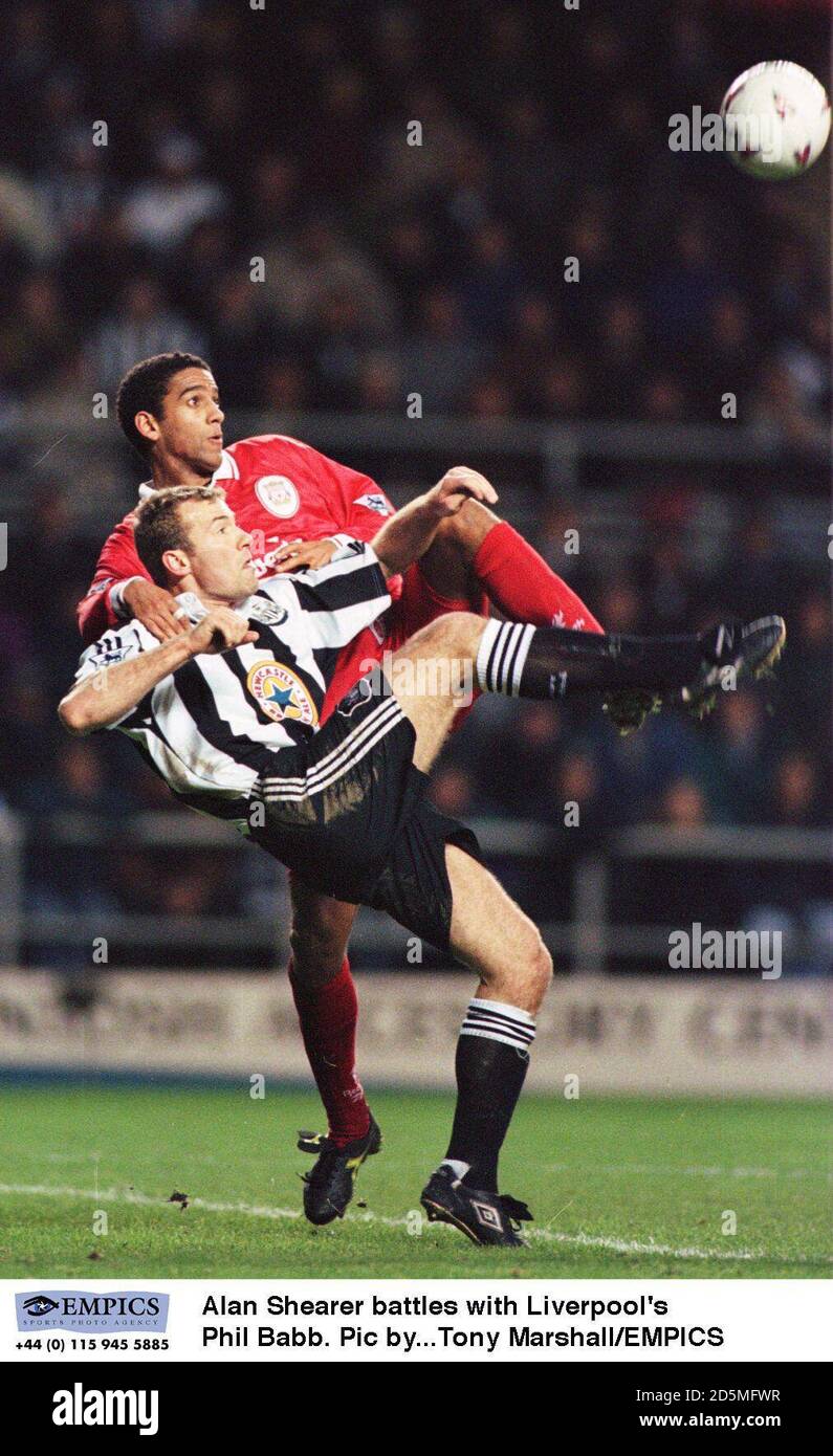Alan Shearer, Newcastle United battles with Liverpool's Phil Babb Stock ...