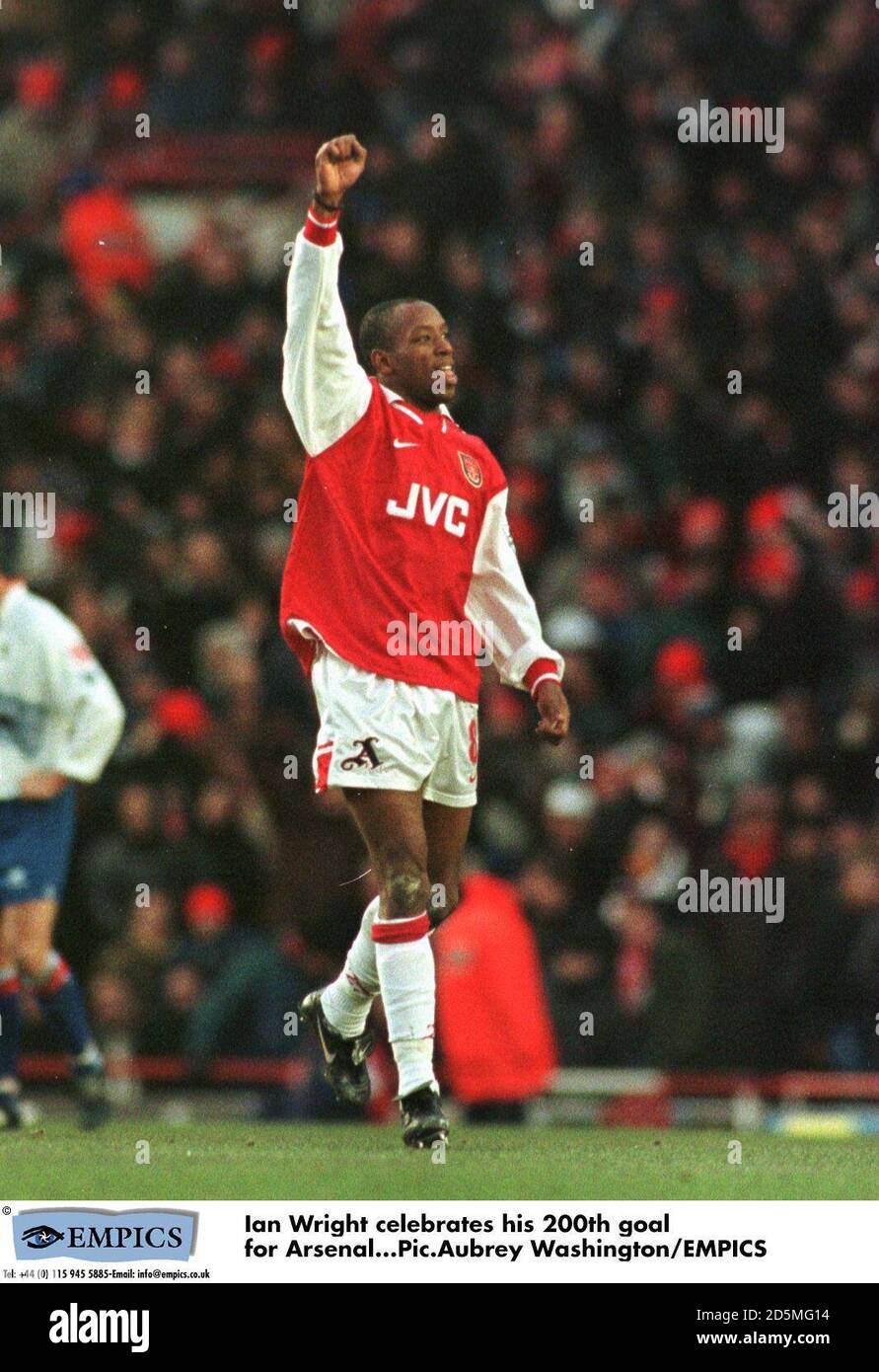 Ian Wright celebrates his 200th goal for Arsenal Stock Photo - Alamy