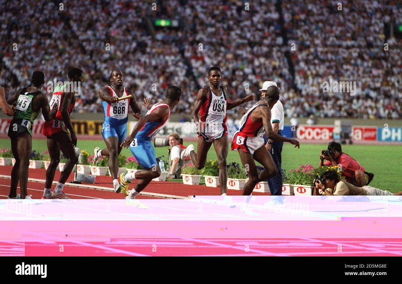 Great Britain's John Regis hands over to Kriss Akabusi Stock Photo - Alamy