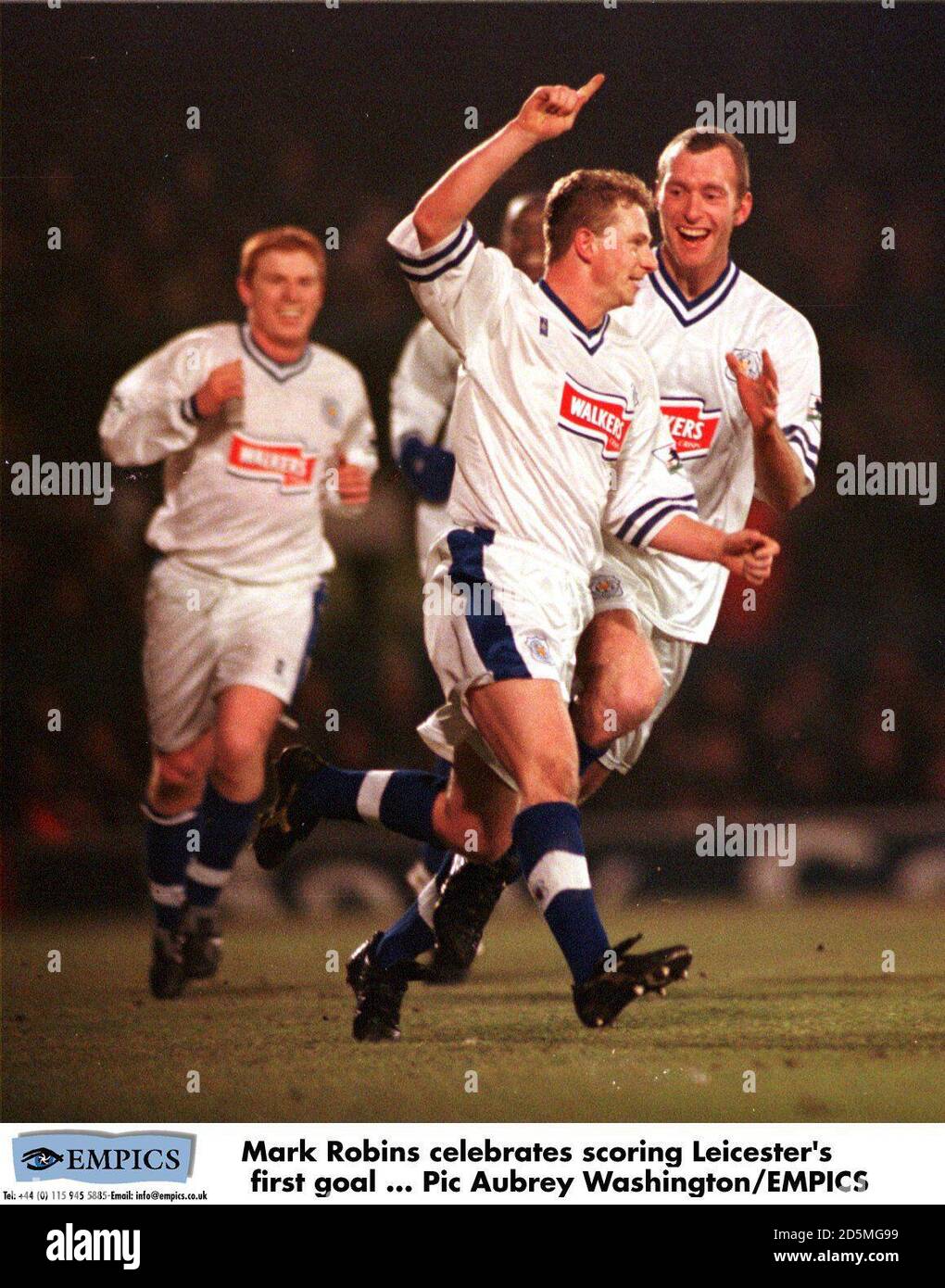 Mark Robins celebrates scoring Leicester's first goal Stock Photo - Alamy