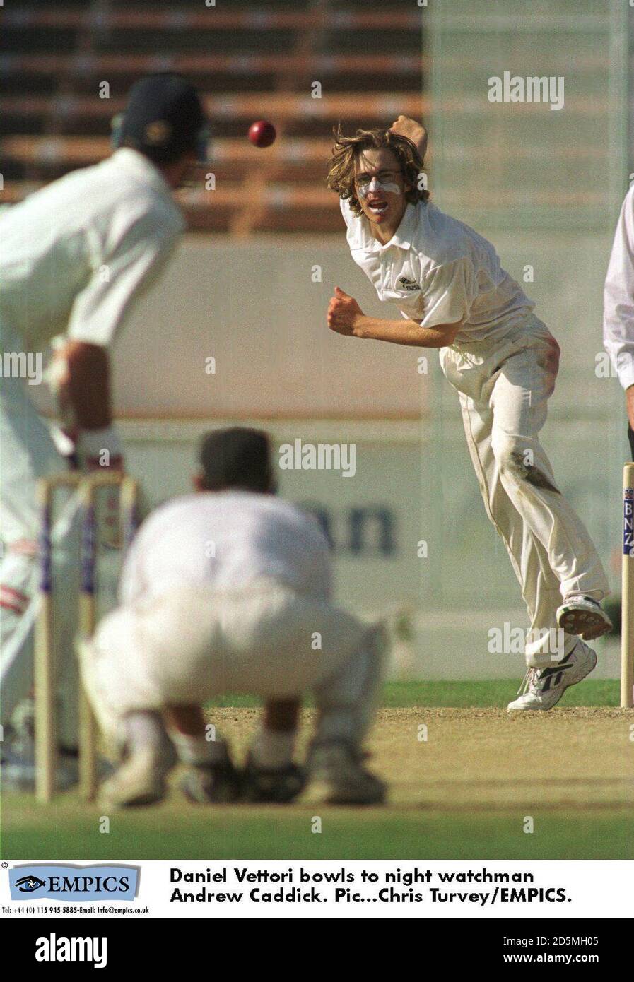 Daniel Vettori bowls to night watchman Andrew Caddick Stock Photo - Alamy