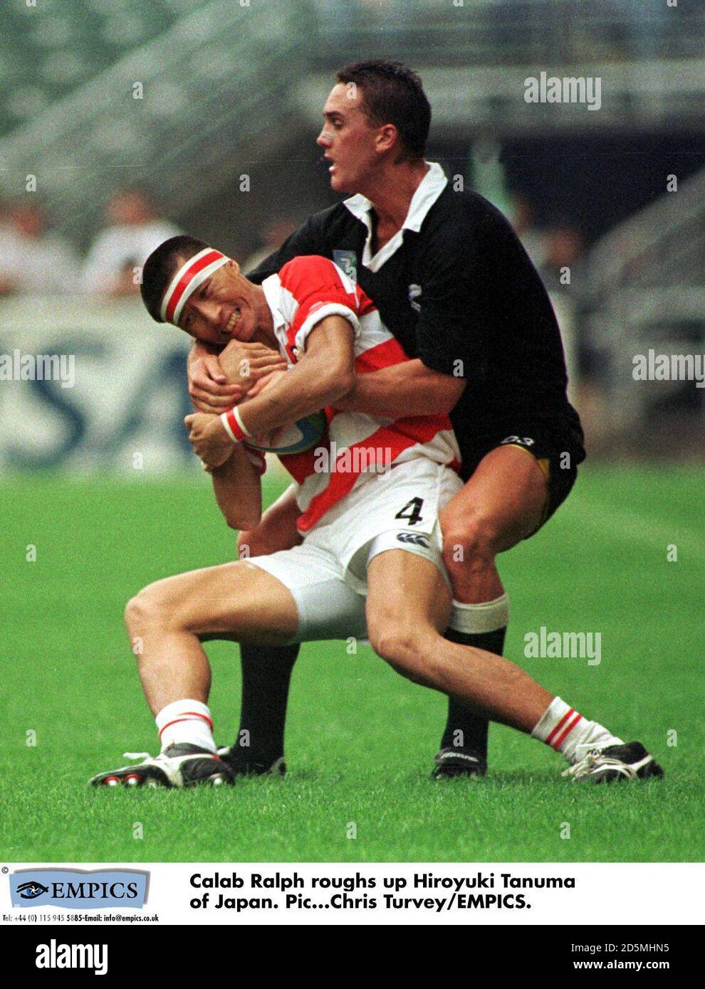 Calab Ralph roughs up Hiroyuki Tanuma of Japan Stock Photo - Alamy