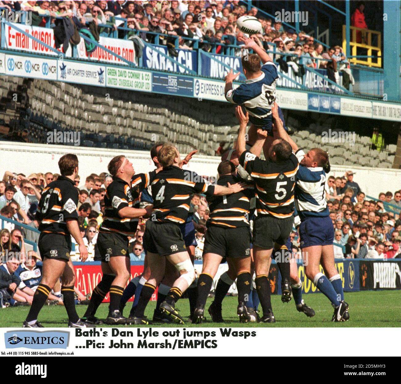 Bath's Dan Lyle out jumps Wasps Stock Photo - Alamy