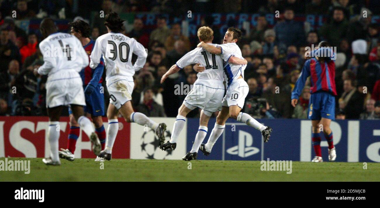 Chelsea's Damien Duff celebrates the first goal with Joe Cole Stock ...