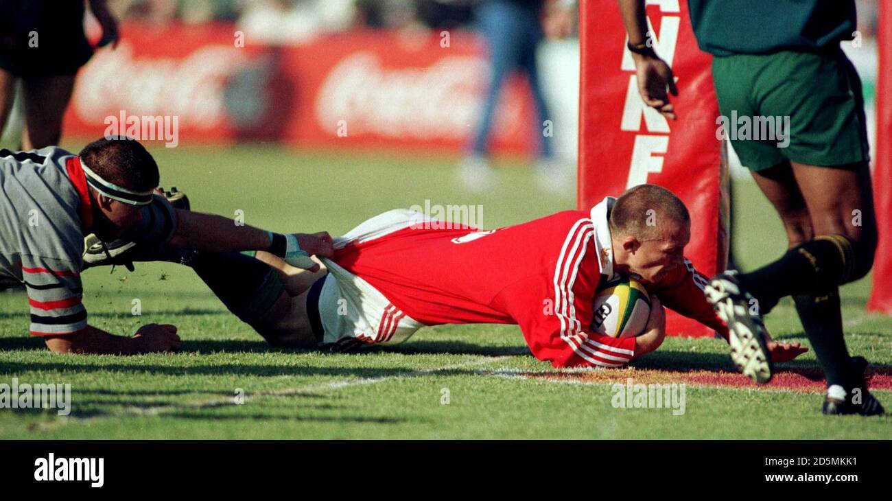 Matt Dawson, Lions dives over to score his first try Stock Photo - Alamy