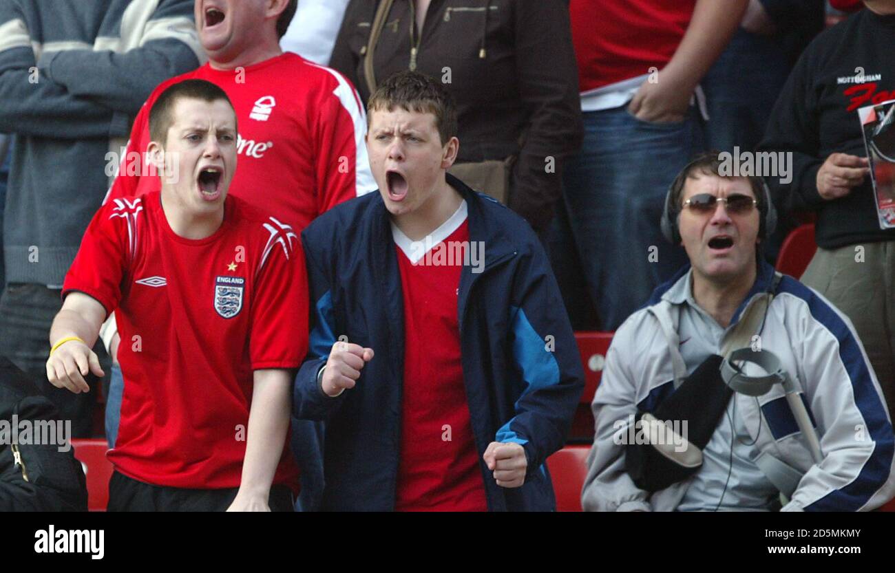 Nottingham Forest fans cheer on their team Stock Photo - Alamy