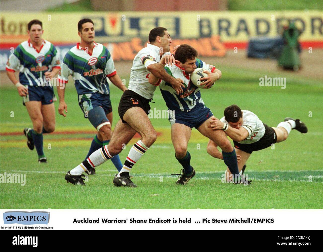 Auckland Warriors' Shane Endicott is held Stock Photo - Alamy