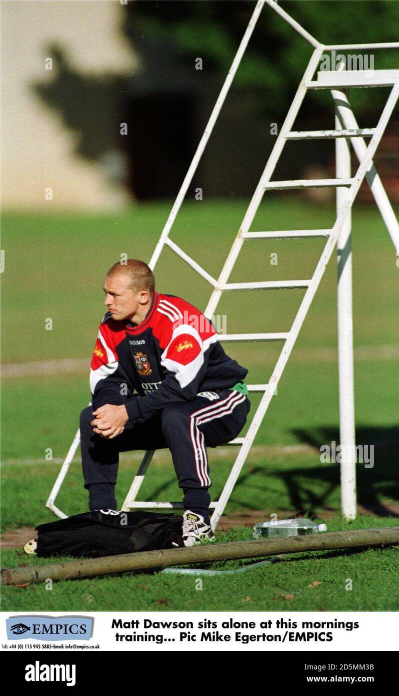 Matt Dawson sits alone at this mornings training Stock Photo - Alamy