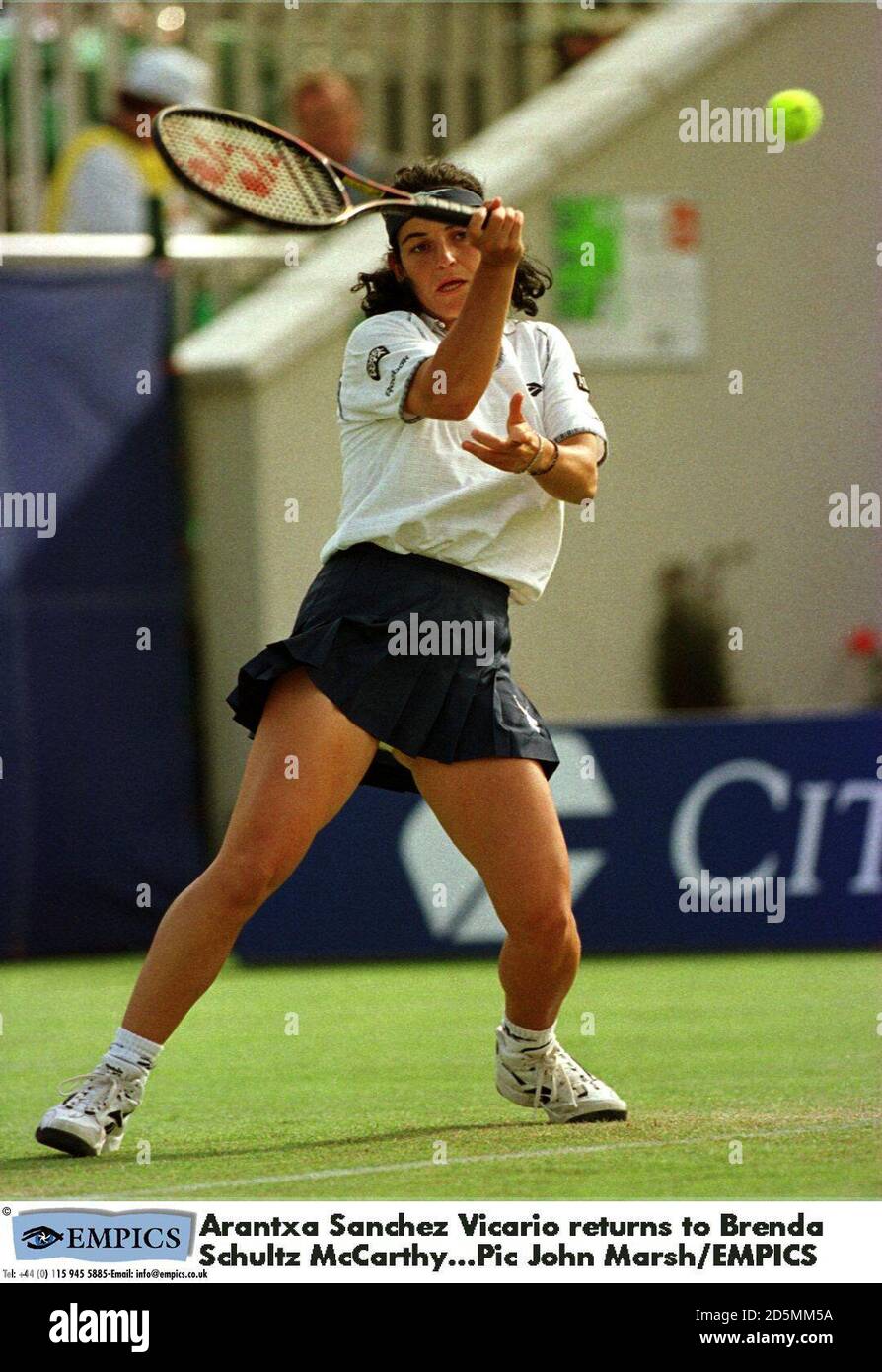 Arantxa Sanchez Vicario returns to Brenda Schultz McCarthy Stock Photo ...