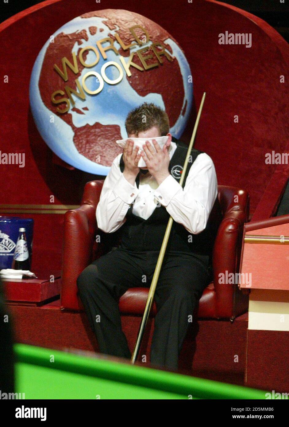 Shaun Murphy suffers in his chair as Matthew Stevens makes a break ...