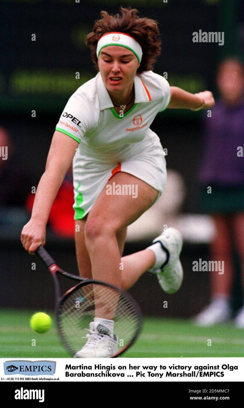 Martina Hingis on her way to victory against Olga Barabanschikova Stock ...