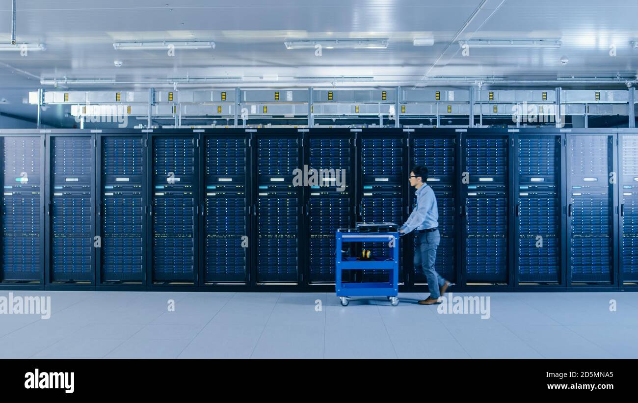 Data center engineer walking on hi-res stock photography and images - Alamy
