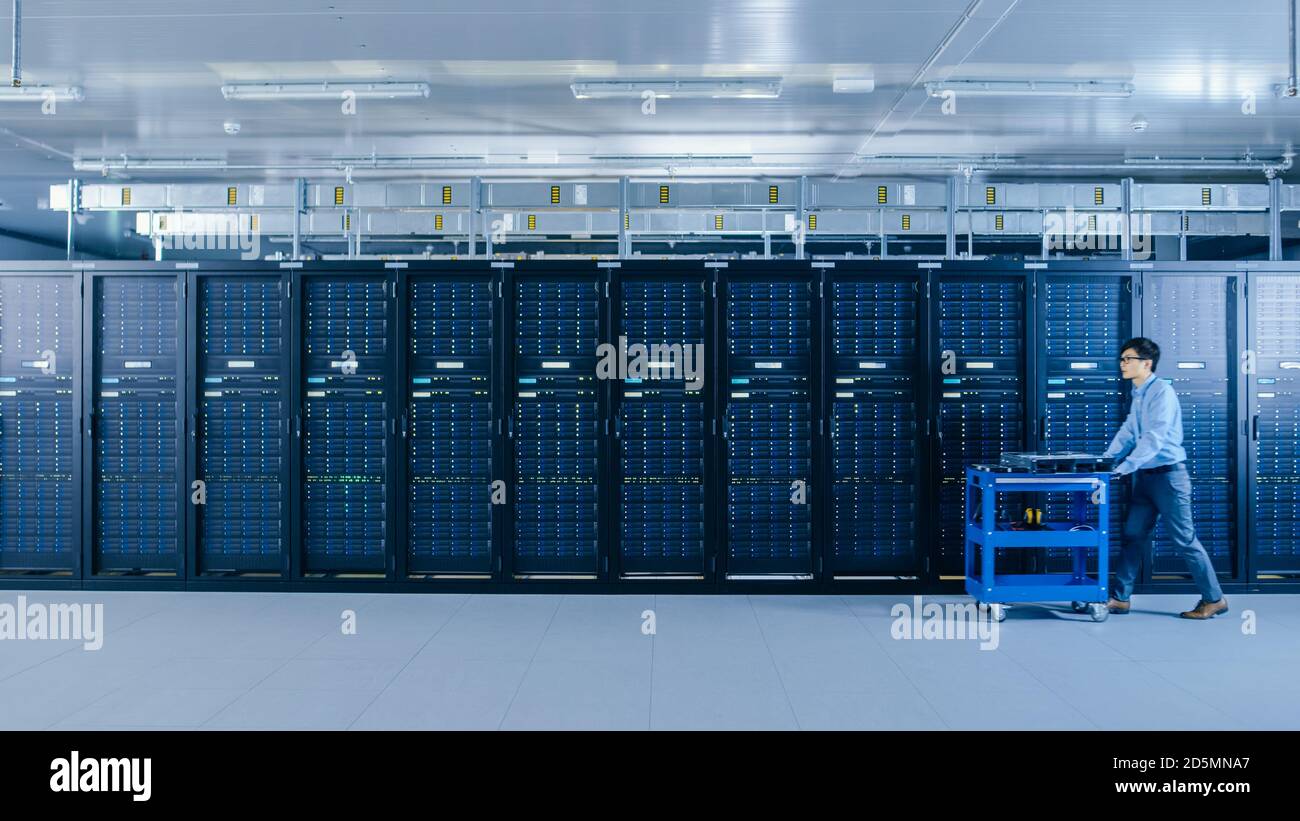 Engineer walking on data center hi-res stock photography and images - Alamy