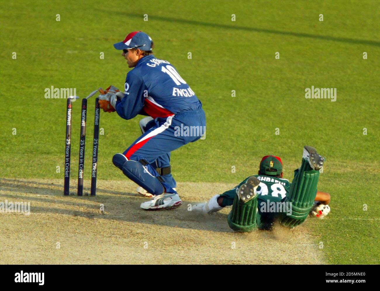 England's Geraint Jones attempts to stump Bangladesh's Mohammed ...