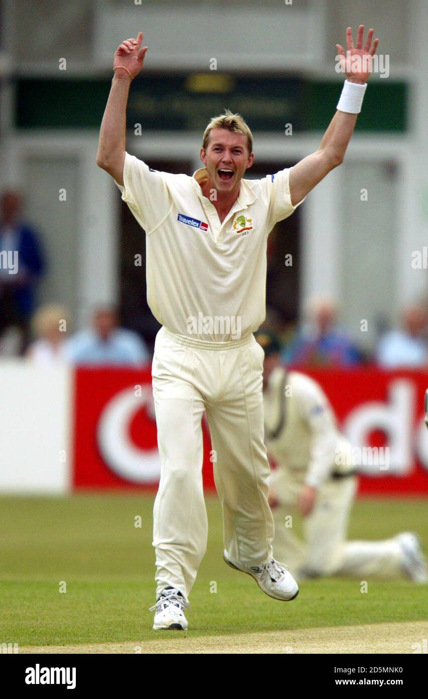 Australia's Brett Lee celebrates the wicket of Leicestershire's Darren ...