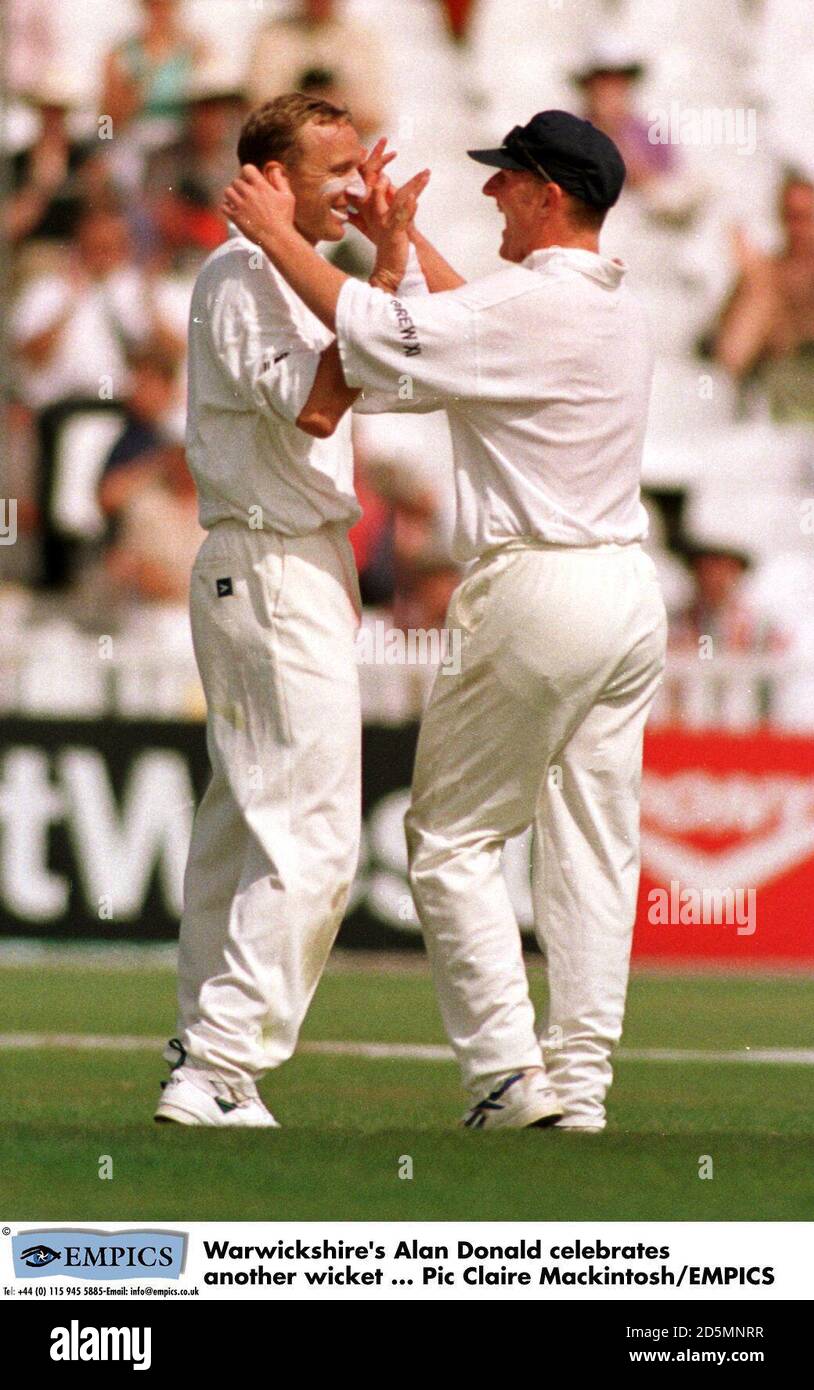 Warwickshire's Alan Donald celebrates another wicket Stock Photo - Alamy