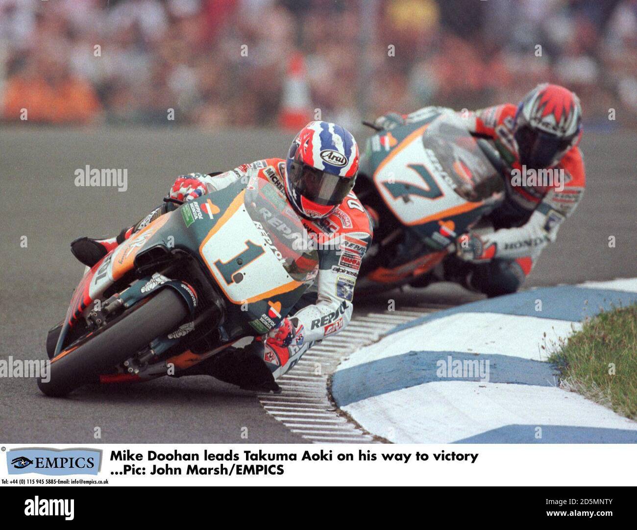 Mike Doohan(No.1),on his way to victory, leads Takuma Aoki Stock Photo ...