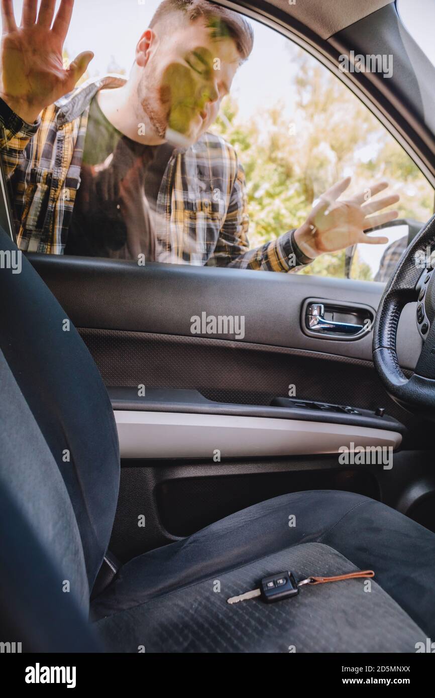 man locked car and forget keys inside Stock Photo - Alamy