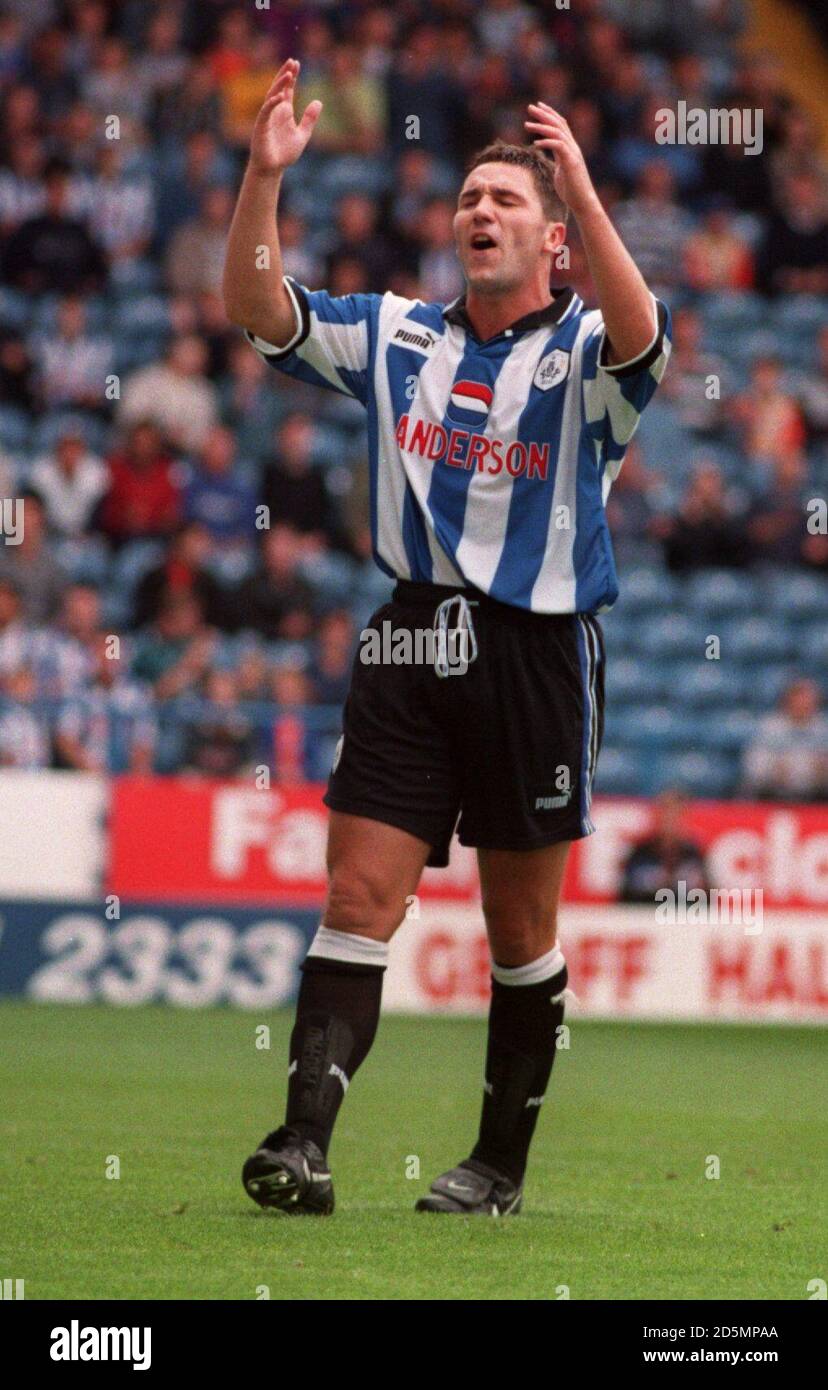 David Hirst, Sheffield Wednesday Stock Photo - Alamy