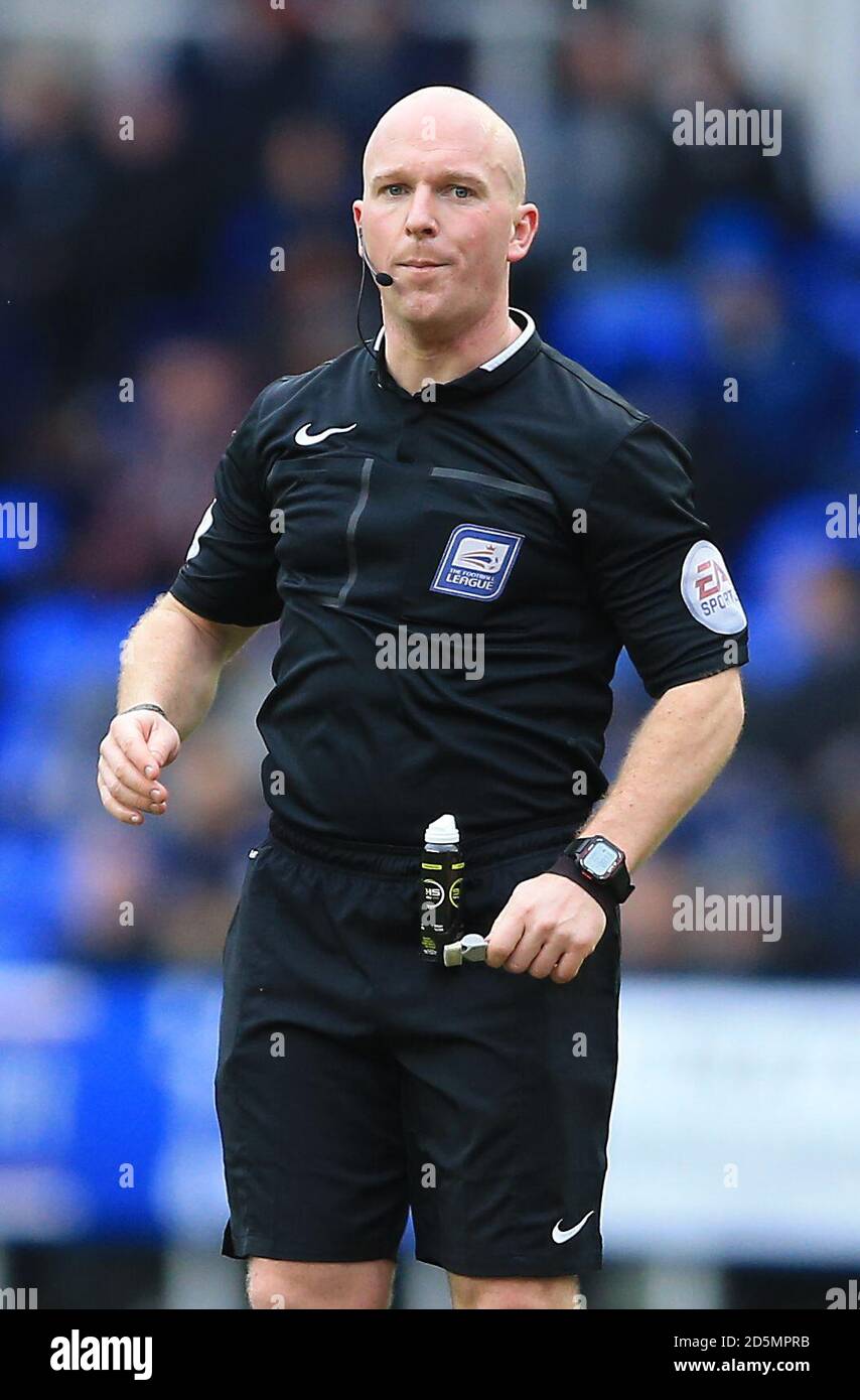 Referee Simon Hooper Stock Photo - Alamy