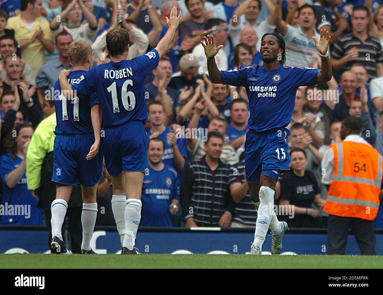 Chelsea's Didier Drogba celebrates scoring Stock Photo - Alamy