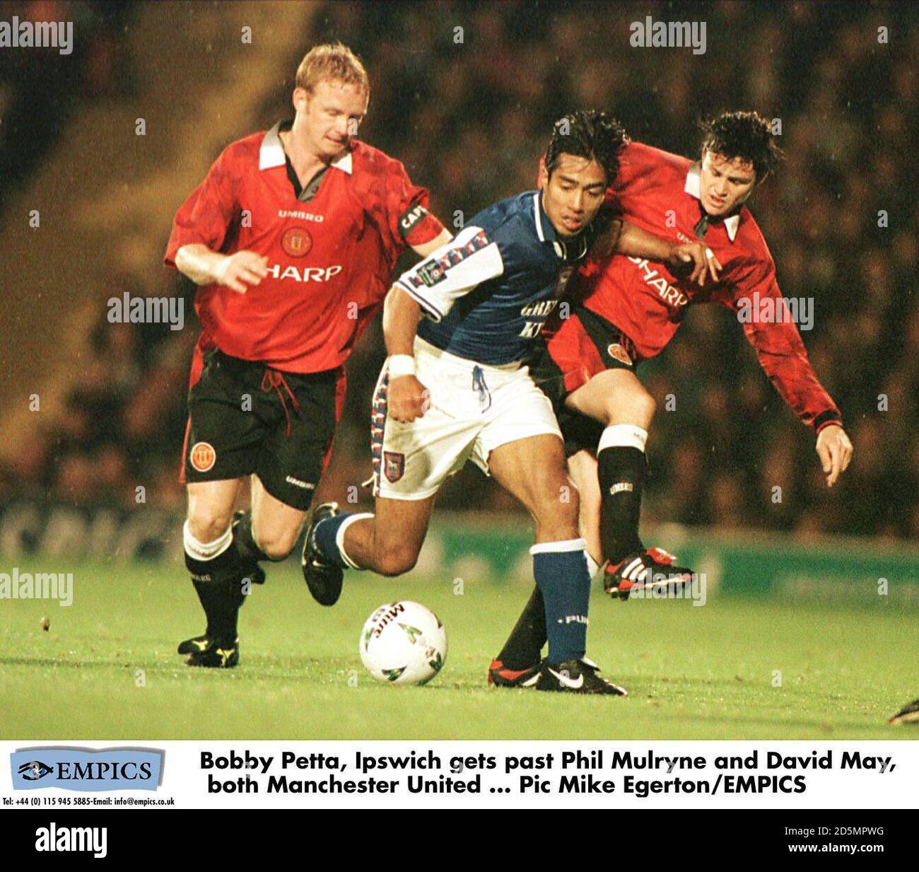 Bobby Petta of Ipswich Town (centre) gets past Phil Mulryne (right) and ...
