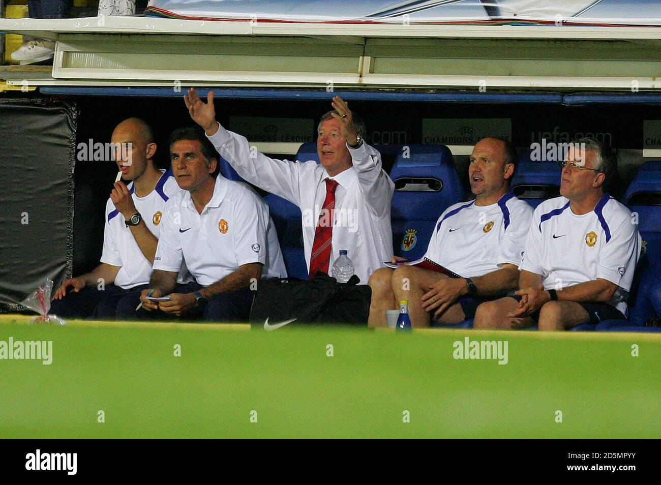 Manchester United's manager Alex Ferguson on the bench Stock Photo - Alamy