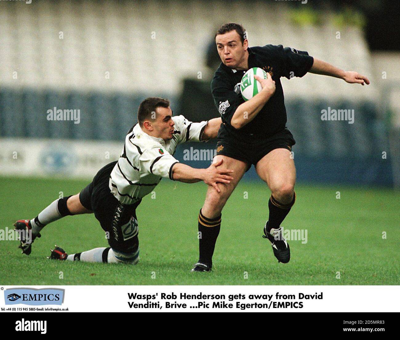 Wasps' Rob Henderson (right) gets away from David Venditti of Brive ...