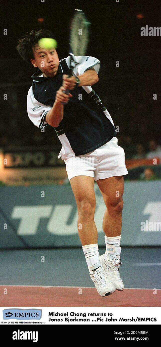 Michael Chang plays a two-handed return Stock Photo - Alamy