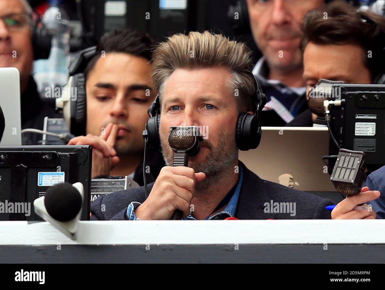 Commentating hi-res stock photography and images - Alamy