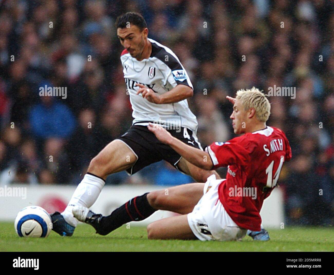 Manchester United's Alan Smith challenges Fulham's Steed Malbranque ...