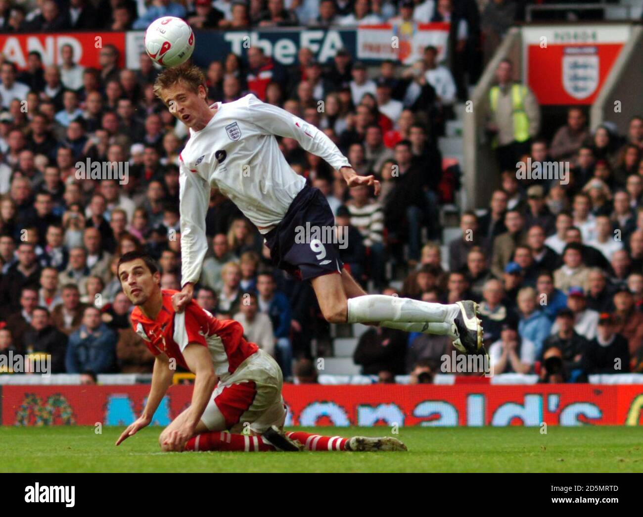 England's Peter Crouch gets in a header on goal Stock Photo - Alamy