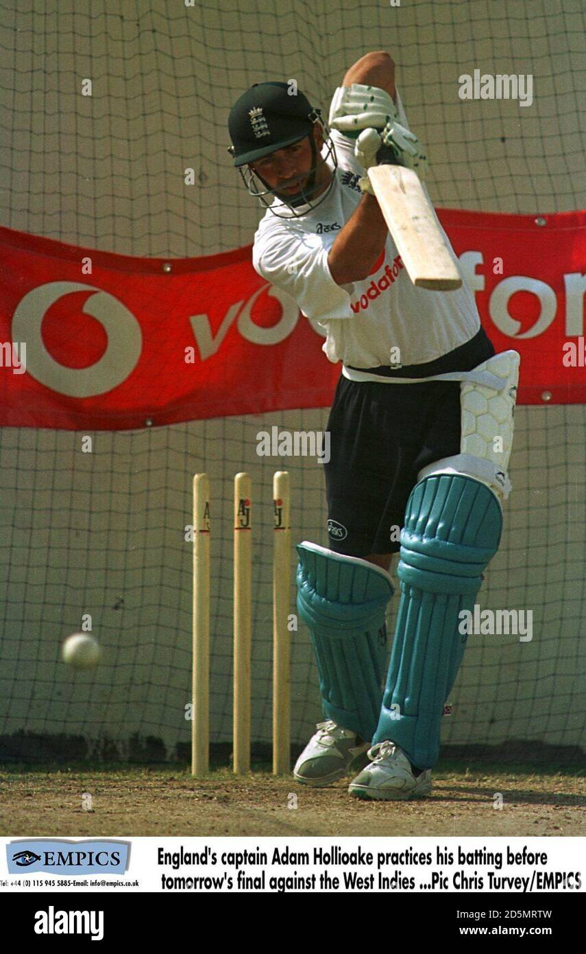 England captain Adam Hollioake practises his batting Stock Photo - Alamy