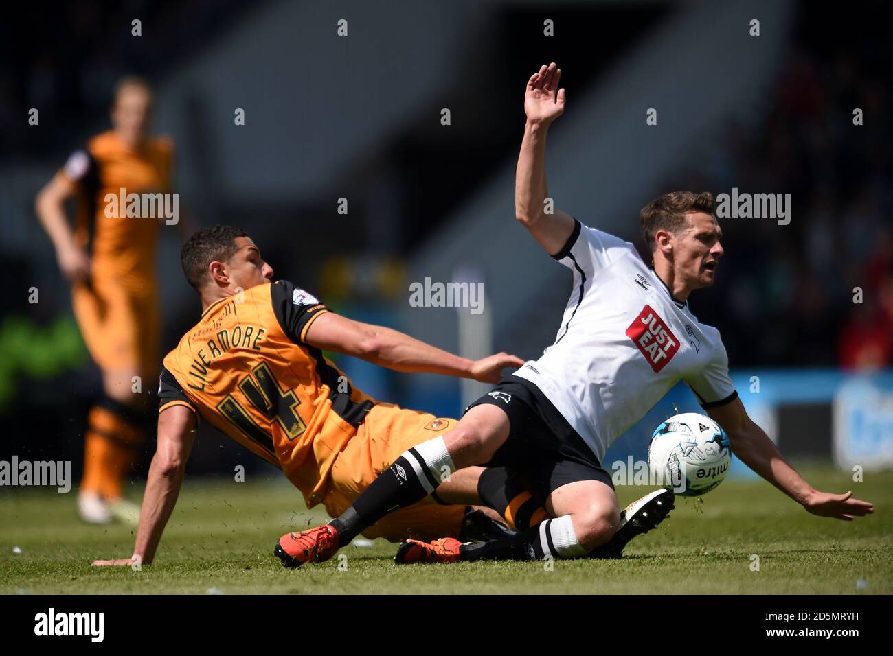 Hull City's Jake Livermore (left) and Derby County's Craig Bryson ...