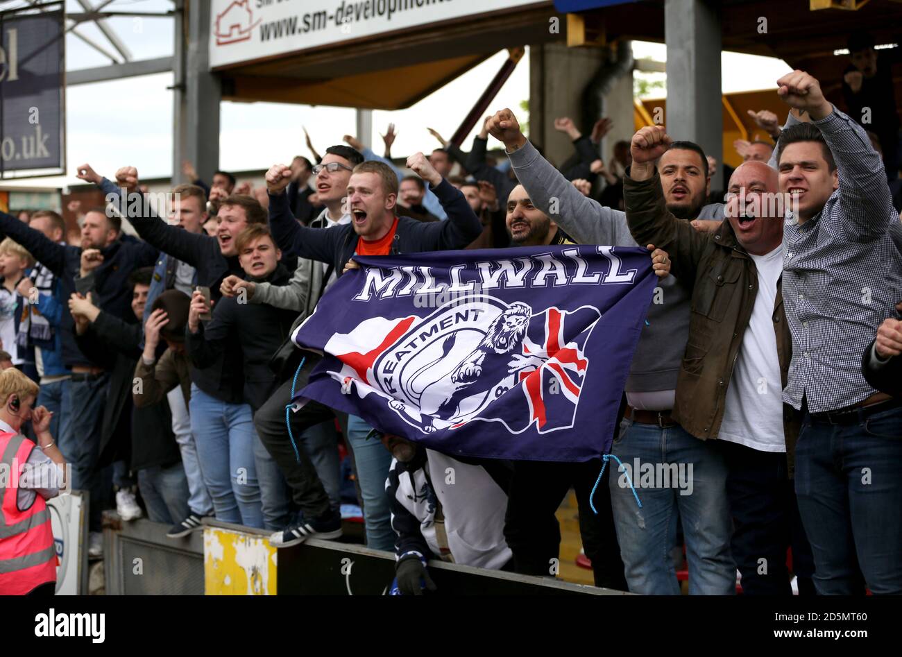 Millwall fans celebrate in the stands hi-res stock photography and ...