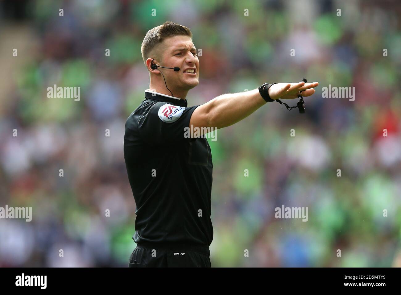 Soccer non league soccer referee hi-res stock photography and images ...