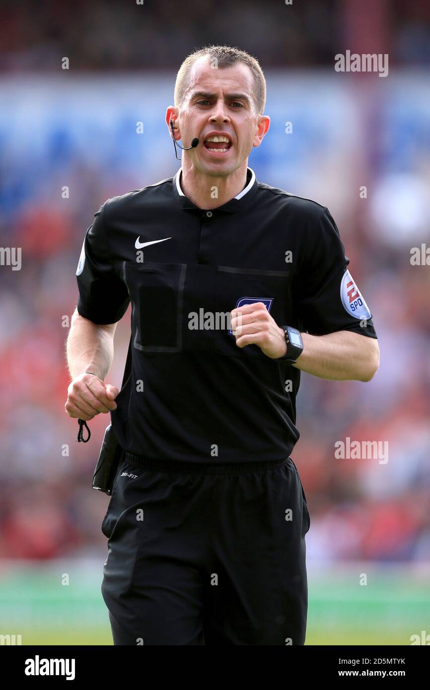 Peter Bankes, match referee Stock Photo - Alamy