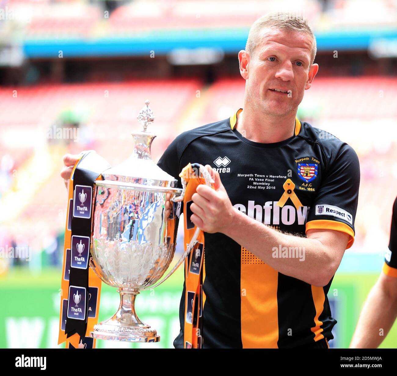 Morpeth Town's Chris Swailes celebrates with the trophy Stock Photo - Alamy