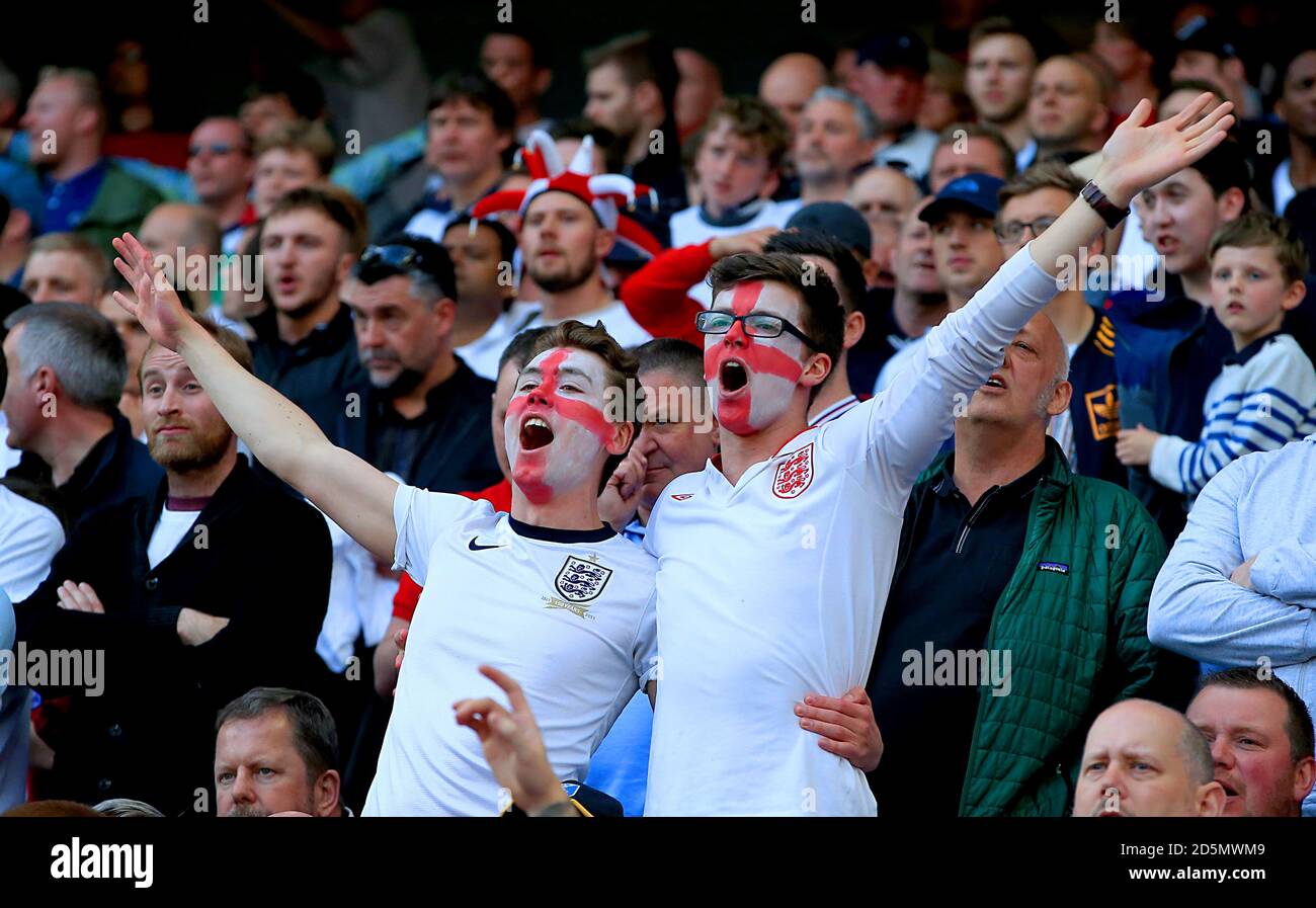 England fans celebrate hi-res stock photography and images - Alamy