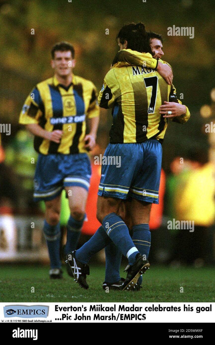 Gary speed celebration hi-res stock photography and images - Alamy