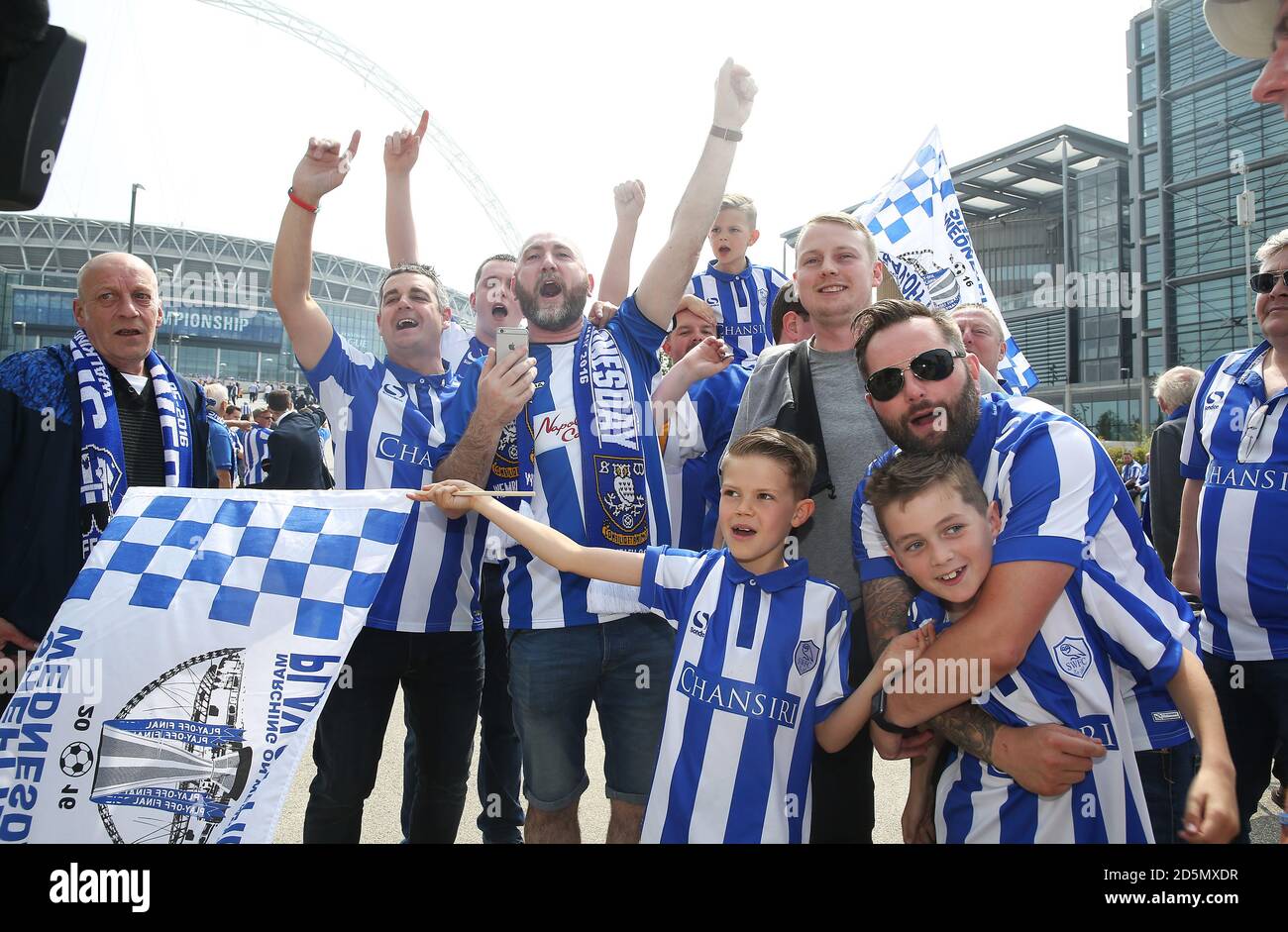 Sheffield wednesday fans show their support hi-res stock photography ...