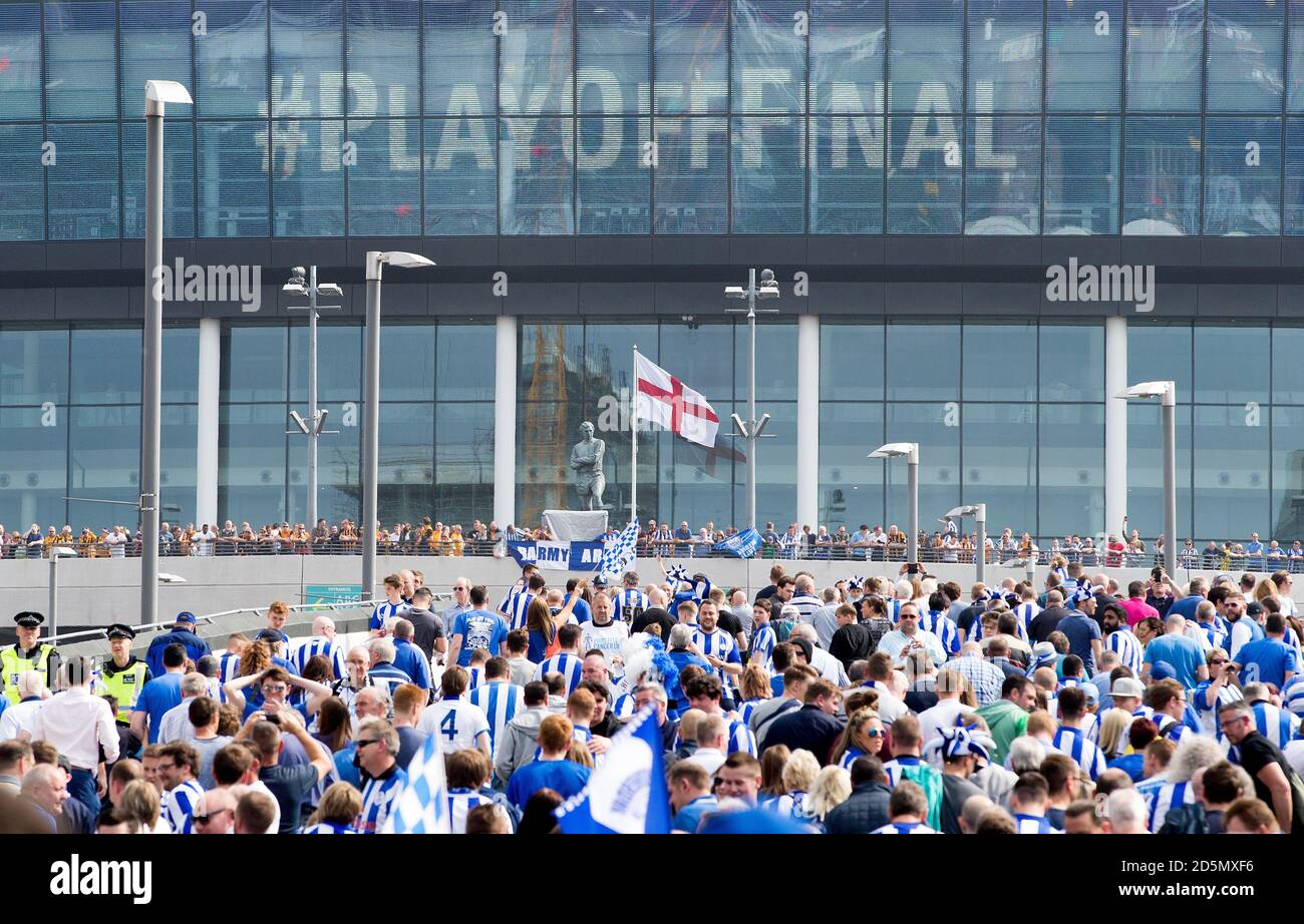 Sheffield Wednesday fans make their way towards the stadium Stock Photo ...