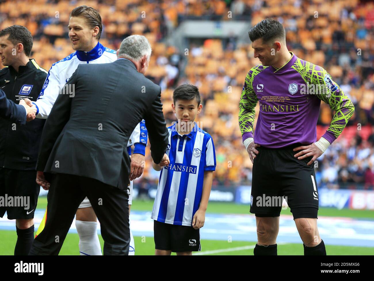 Sheffield wednesday mascot hi-res stock photography and images - Alamy