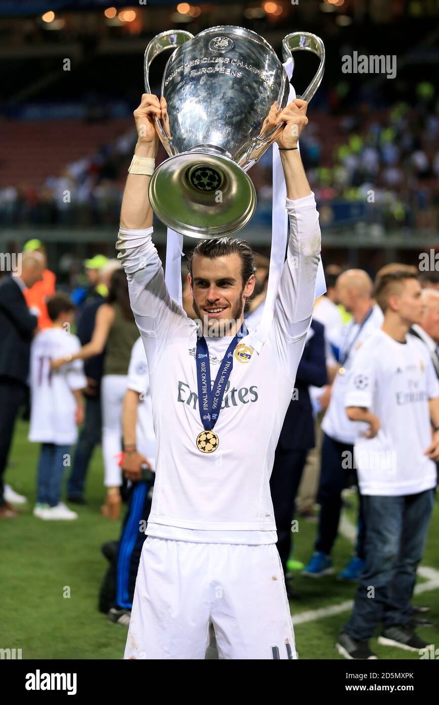 Real Madrid's Gareth Bale celebrates with the UEFA Champions League ...