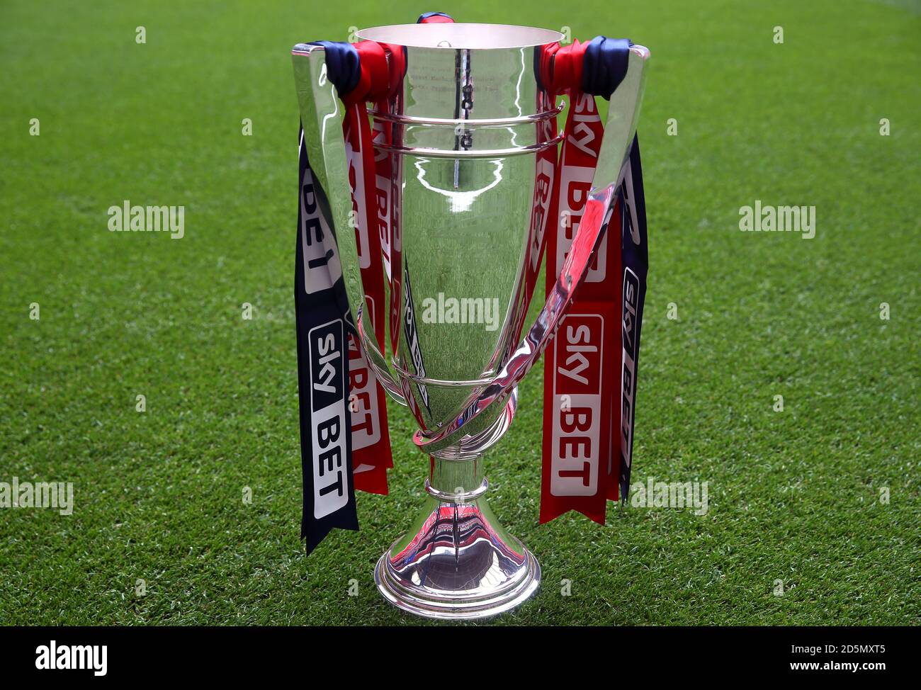 English football league trophy hi-res stock photography and images - Alamy