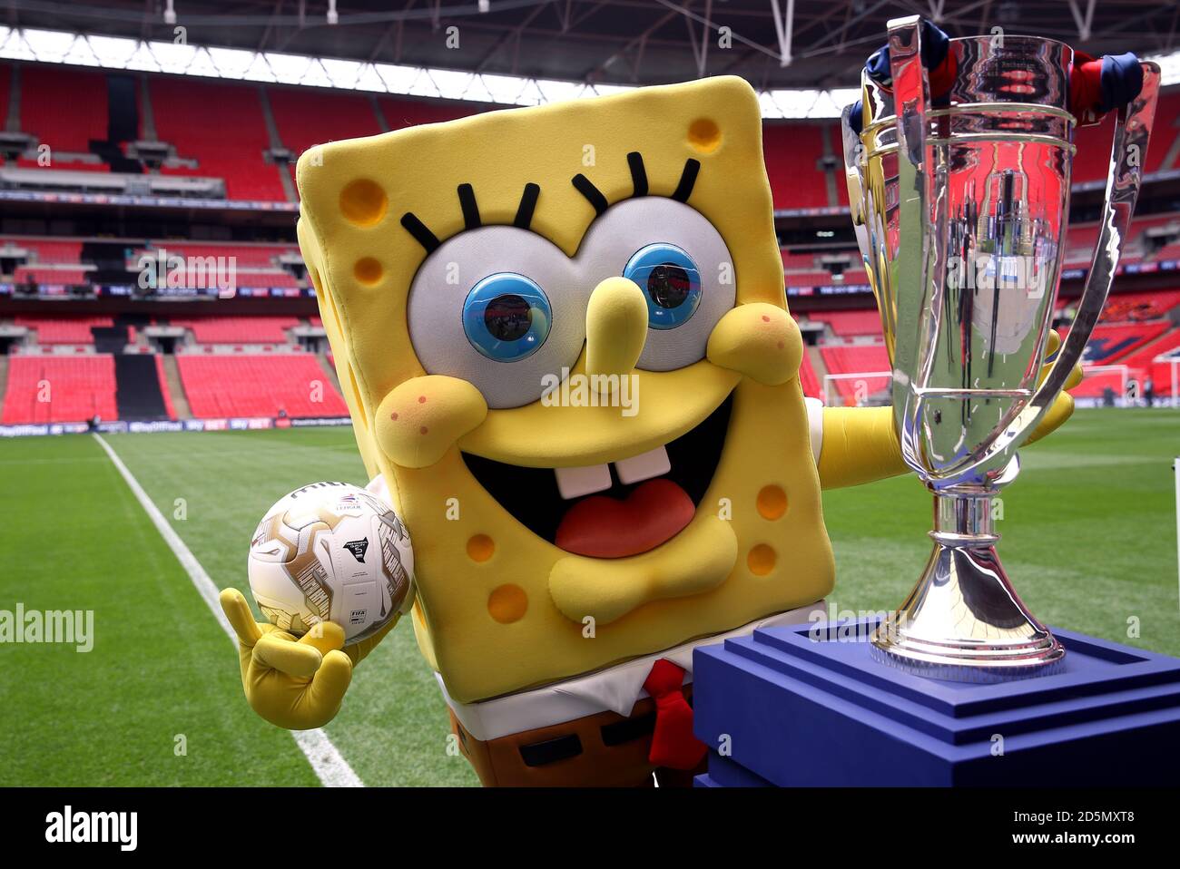 Spongebob squarepants mascot hi-res stock photography and images - Alamy