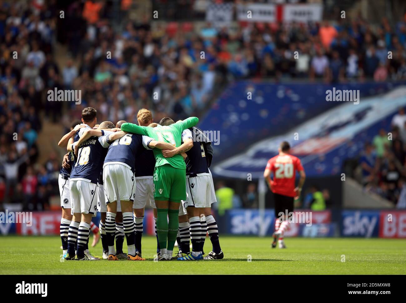 Millwall have a team huddle before the game Stock Photo - Alamy